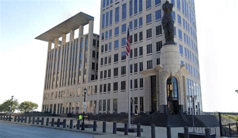 Youngstown Drug Trafficker Rayshawn Hall Sentenced To 23 Years By Federal Judge Newsbreak