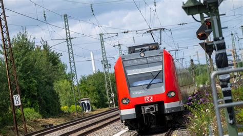 Tödlicher Unfall Mit Münchner S Bahn 23 Jähriger Ignoriert Schranke
