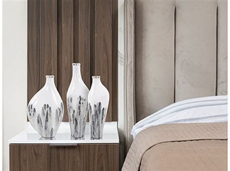 Albercht Asymmetrical Glass Vase Mueblería Bonanza