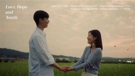 정새벽 ♥ 드디어 이번년도를 함께 한 저의 첫 Ep가 공개되었습니다 우리 모두의 삶에 주어진 사랑과 행복이 찾아오길 ♡ ‘지금 내가 할 수 있는 일이 무얼까