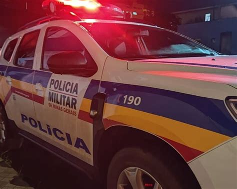 Casal acaba na delegacia após se agredirem paneladas unhadas e