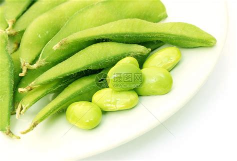 毛豆在白色背景的碗里高清图片下载 正版图片503260645 摄图网