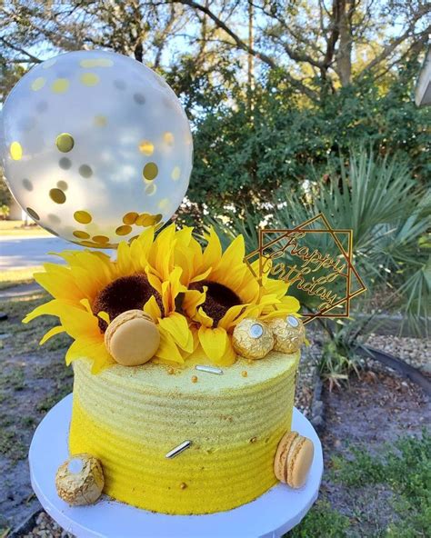 19 Gorgeous Sunflower Cake Designs Bridal Shower 101 Sunflower