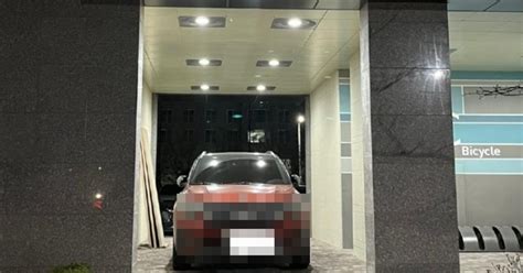 의전용처럼 주차 자연스러워 속을 뻔필로티 아파트 통행로 막은 Suv
