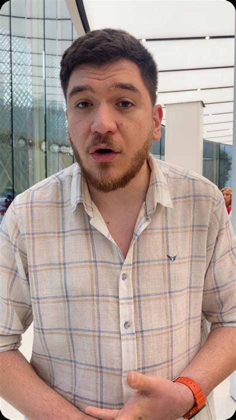 ‎کورش چایچی‎ ‎شما هیچ موجودی رو پیدا نمی‌کنی که با کمبود امکانات چسی بیاد، جز آیفون دارا