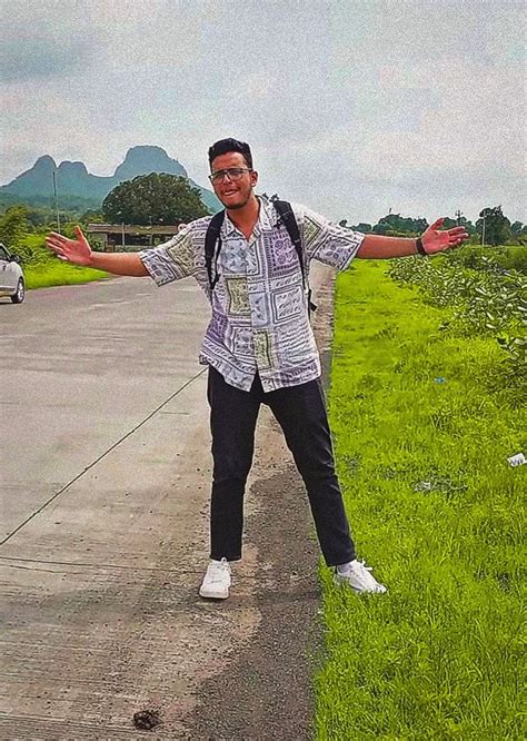 Nischay Malhan 🌿 Vlogger Fashion Youtubers