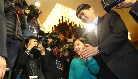 [서울포토]이세돌 9단과 알파고의 두번째 대국 서울신문