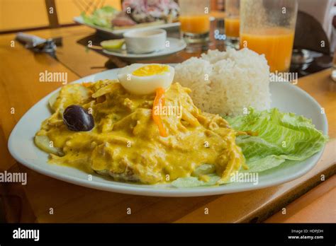 Típico Plato Peruano De Aji De Gallina Un Tipo De Pollo Desmenuzado Con