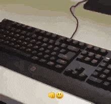 S De Typing Meme Tenor