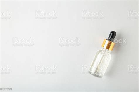 파이펫이 달린 유리 병 복사 공간이 있는 회색 배경의 세럼 플랫레이 0명에 대한 스톡 사진 및 기타 이미지 0명 노랑 방울 Istock