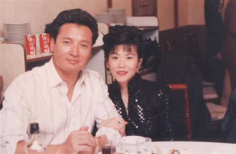 74歲秦祥林低調返台 滿頭白髮近照曝被讚：還是帥哥