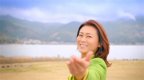 氷川きよし 原点 回帰の股旅演歌 ｢ 甲州路 ｣ 、 2022 年 7 月 26 日 （火） 発売 。 発売 に先駆け 、 7 月 19 日