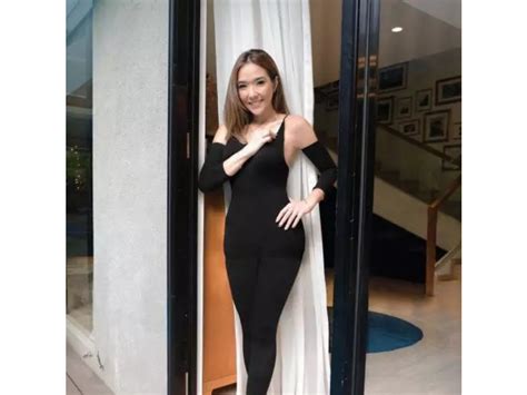 Gisel Kembali Viral Mengenakan Tank Top Hitam Tagar