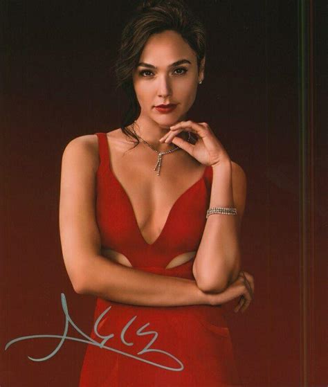 Gal Gadot Sexy Wonder Woman Signed 8x10 Photo With Coa 3921644261