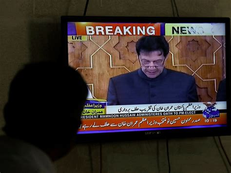 Cricket Hero Imran Khan Sworn In As Pakistan Pm Pakistan Gulf News