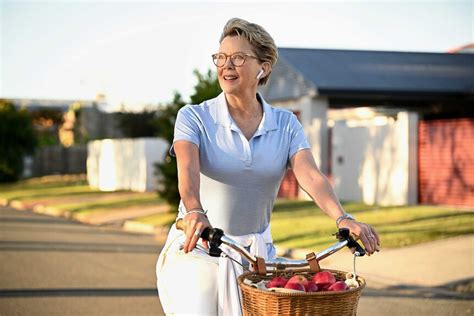 Annette Bening Talks Jodie Foster Friendship True Detective