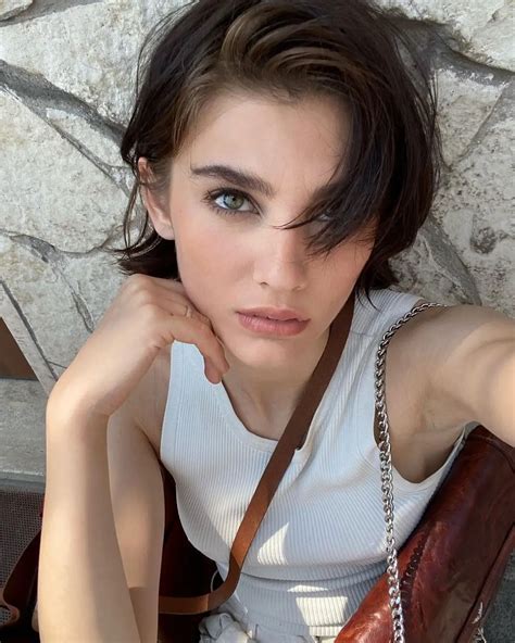 Bec Lauder Scrolller