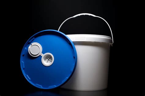 Order 3 Litres Rectangular Buckets And Plastic Handle