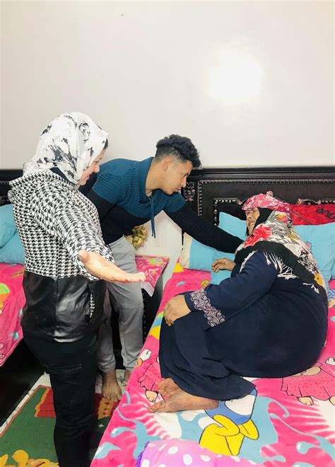 طرد امه من البيت عشان يرضي مراتو والسبب غريب جدا شوفو الصدمه