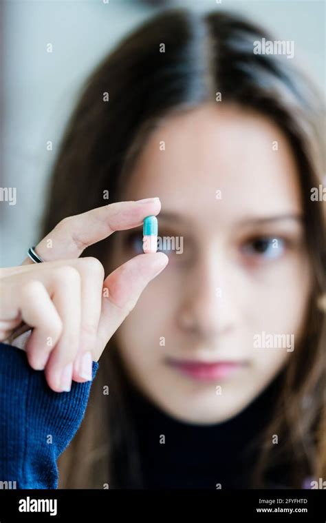 Ragazza Che Prende Medicine Immagini E Fotografie Stock Ad Alta