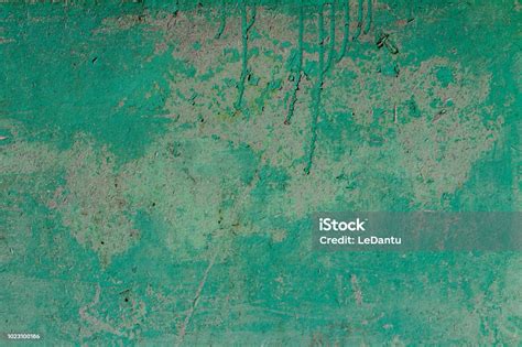 오래 된 텍스처 터키석 블루 금이 간된 벽 오래 된 페인트 질감 치핑은 금이을 파괴 그런 지 벽 텍스처입니다 0명에 대한 스톡 사진 및 기타 이미지 Istock