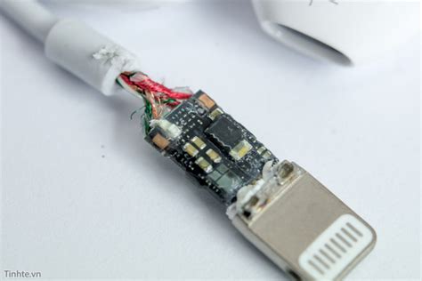 Teardown Finds Dac Chips In Apples Lightning Earpods And Lightning To 3