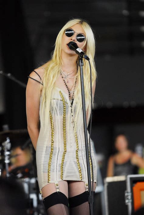 Taylor Momsen In Ripped Stockings Performing At Marcus Amphitheater In