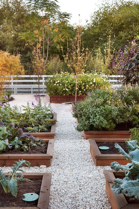 37 Stunning Backyard Flower Garden Ideas You Should Copy Now SWEETYHOMEE