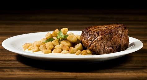 Tornedor De Filé Com Nhoque Frito Ao Molho De Gruyeré Receitas Mais