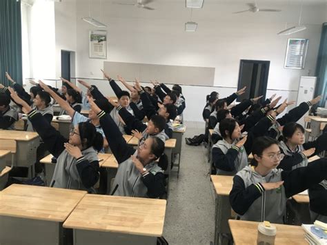 定远县第一初中双塘中学校区开展“我与国旗合张影 向祖国告白”主题活动安青网