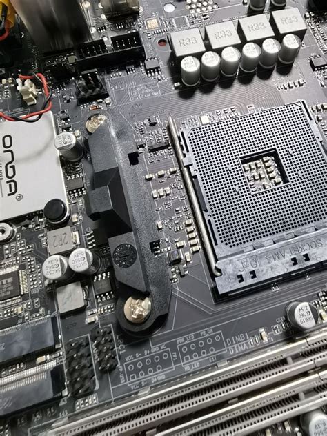 大家帮我看看这个主板是不是修过的？ 178