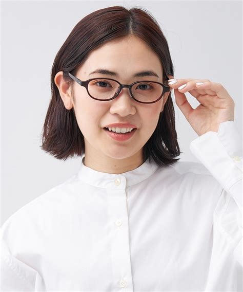 今流行りのメガネ特集【2021最新】大人女性に似合うトレンドのフレームを紹介！ Folk
