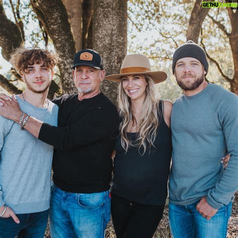 Max Thieriot Wiki Biography Age Gallery Spouse And More