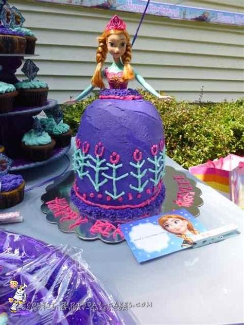 Sweetest Elsa And Anna Cakes