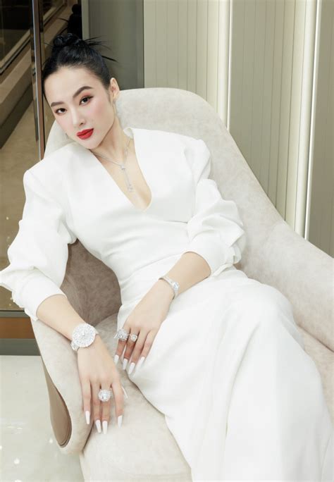 Angela Phương Trinh Hé Lộ Về Con Gái Nuôi 7 Tuổi