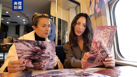 Вагони с филмова тематика привличат чужди туристи да посетят Китай с влак