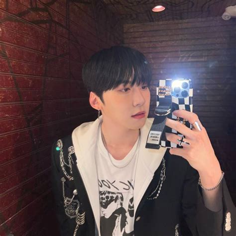 Oneus Community Post 안녀어어엉🖤 Keon Hee