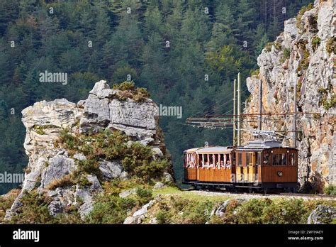 Tren De Larrune Le Train De La Rhune Sare Aquitaine Pyrenees Atlantiques France Europe
