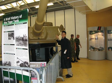 モリナガヨウ on Twitter 年くらい前のわたしボービントン博物館に行ったらタイガー戦車が修理中で頭だけになっていました防楯に触れることが出来たという意味では貴重な経験です