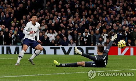 손흥민 70m 드리블 시즌 10호골··· 4시즌 연속 두 자릿수 득점 연합뉴스