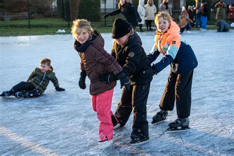 In Beeld Schaatsplezier Op De Ijsbaan In Putten De Puttenaer Nieuws Uit De Regio Putten