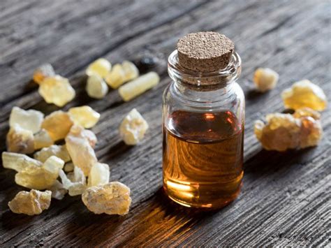 Indian Frankincense Essential Oil For Aromatherapy Medicine Use Form