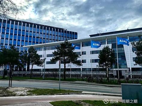 《教父》语录 男人的经典语录 《教父》里很精辟地诠释了社会人生的台词：1、永远不要动怒，绝不要威胁，要讲道理。2、不要憎恨你的敌人，那会影响你