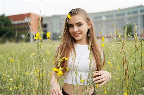 Premium Photo Portrait Of Blonde Girl With Fluttering Hair