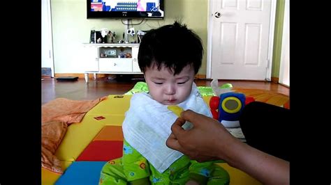 파인애플 먹는 8개월 아기 아이셔 Youtube