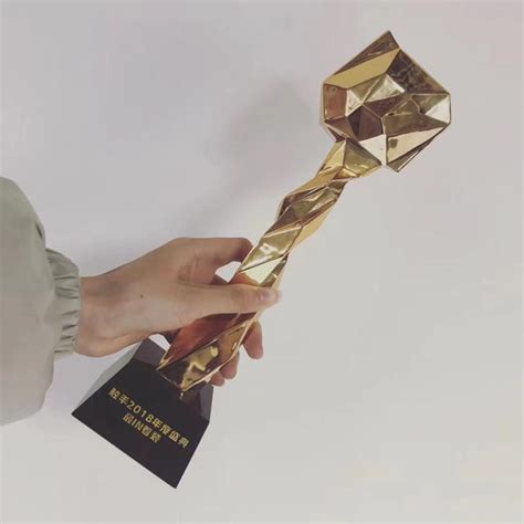 觸手年度盛典驚現小仙女主持一首私奔到月球迷倒萬千粉絲 每日頭條