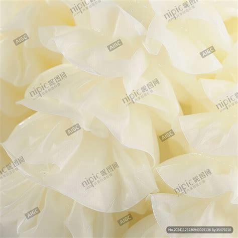 Ai创作图黄色花瓣彩色高清 浅色系立体剪裁背景 蝴蝶型意大利面 黄色菊花花瓣 高清仿真花瓣 面食生产 未煮面食 干面皮主图 3d立体花壁纸 3d立体底纹 3d浮雕底纹 立体浮雕花纹 黄色花布