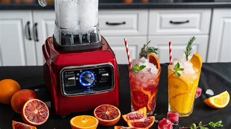Why You Should Think Twice About Putting Ice Cubes In The Blender