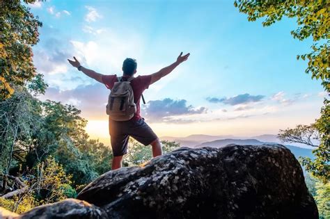 Menyenangkan Sekaligus Menantang Ini 8 Tips Sebelum Mendaki Gunung