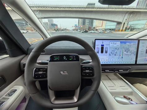 理想汽车 Li 理想mega 智能电动汽车 罐头图库
